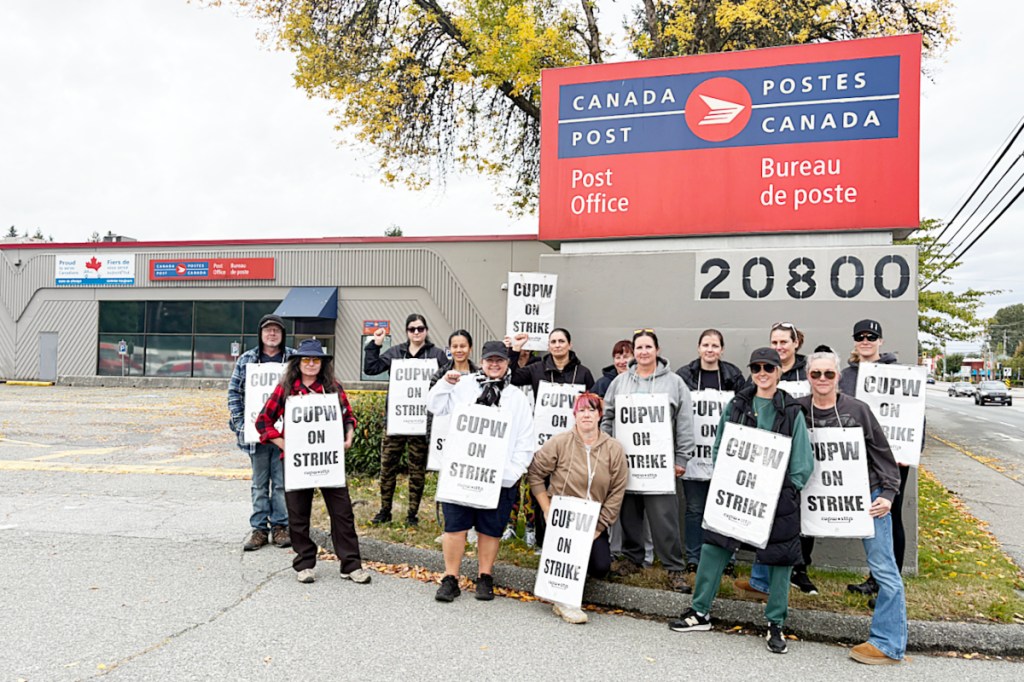 Striking B.C. postal workers hopeful meeting with minister will spark ...